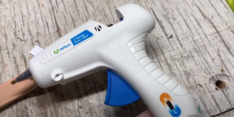 How to Use a Hot Glue Gun? Easy Guide for Beginners - GlueGunWiki