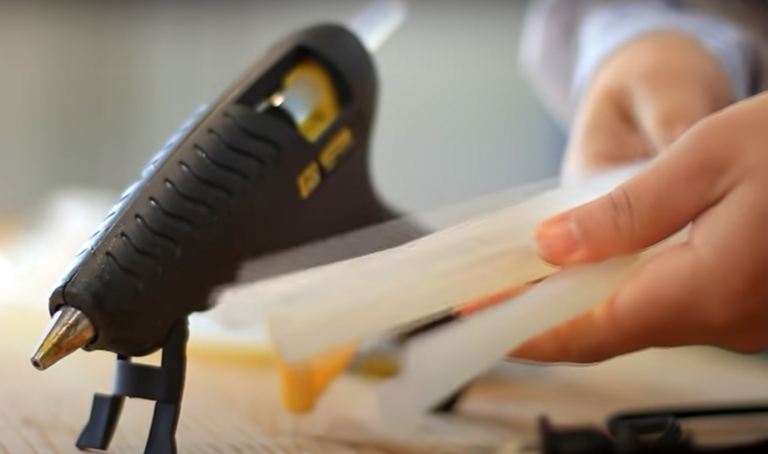 How Does a Hot Glue Gun Work? Explanation- GlueGunWiki